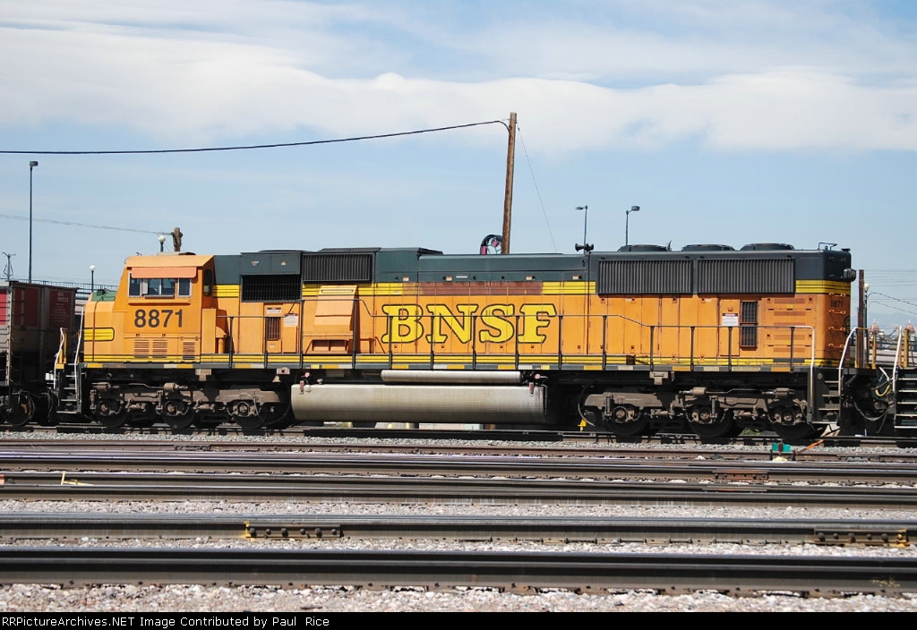 BNSF 8871